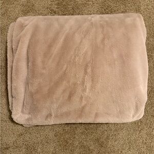 Unhide | Bedding | Unhide Lil Marsh Blanket In Rosy Baby | Poshmark
